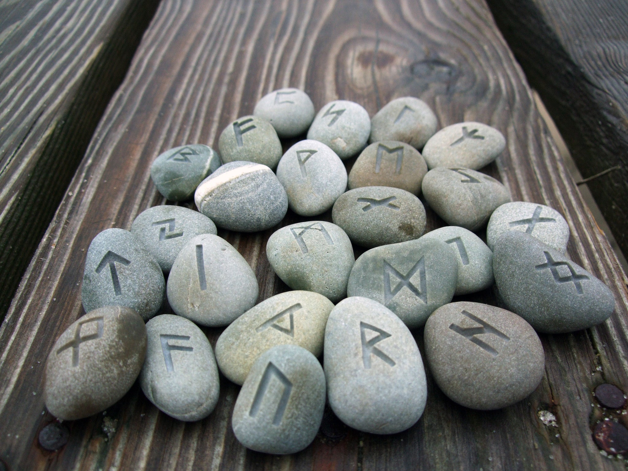 Runes - Futhark - Cast a Stone