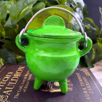 Verdant Green Cast Iron Cauldron with Lid - Cast a Stone